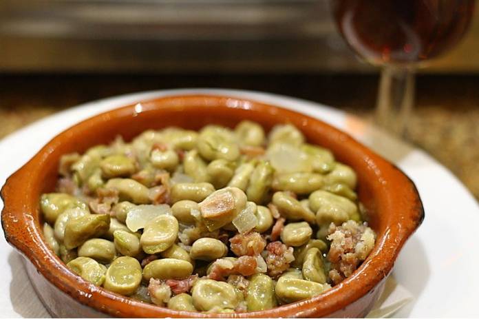 Fave a cunigghiu, la ricetta semplice e veloce da preparare