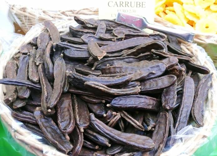 Carrube, il frutto della Sardegna con cui si può fare la cioccolata