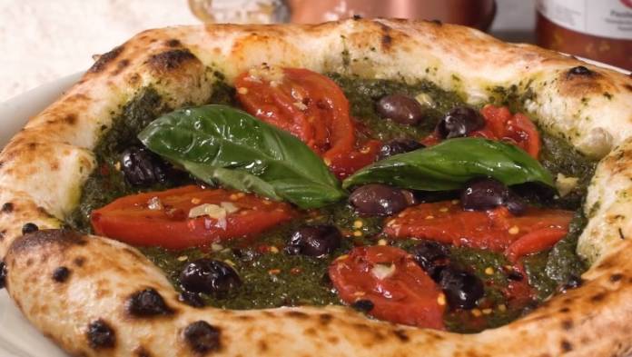 Al Sud c'è la pizza Pascalina: mangiarla aiuta la ricerca contro il cancro