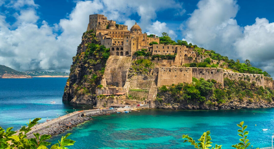 Ischia, storia e leggende sulle origini dell'Isola di Pithecusa