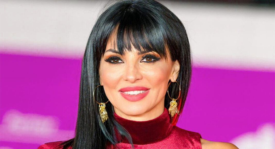 Miriana Trevisan, 50 anni e non sentirli: provoca con gambe in bella ...