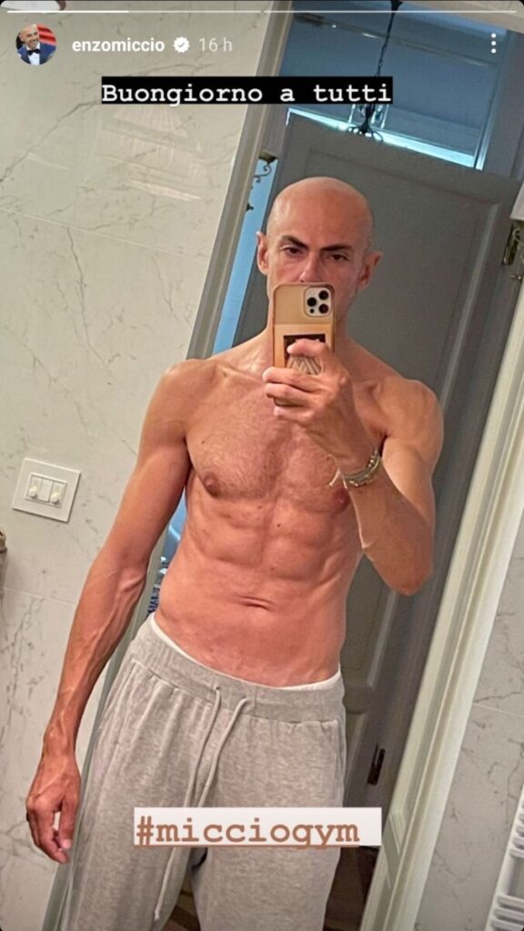 Enzo Miccio come non l'avete mai visto: la foto con gli addominali ...