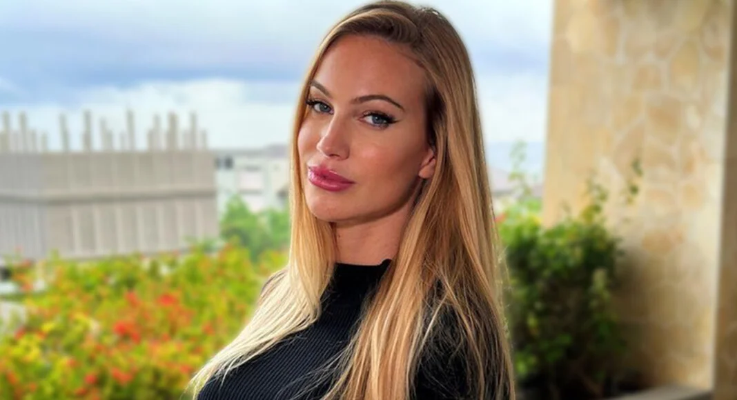 Taylor Mega al mare a fine novembre: la foto in costume (striminzito) è ...